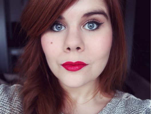 Make-up: comment bien porter le rouge à lèvres coloré?