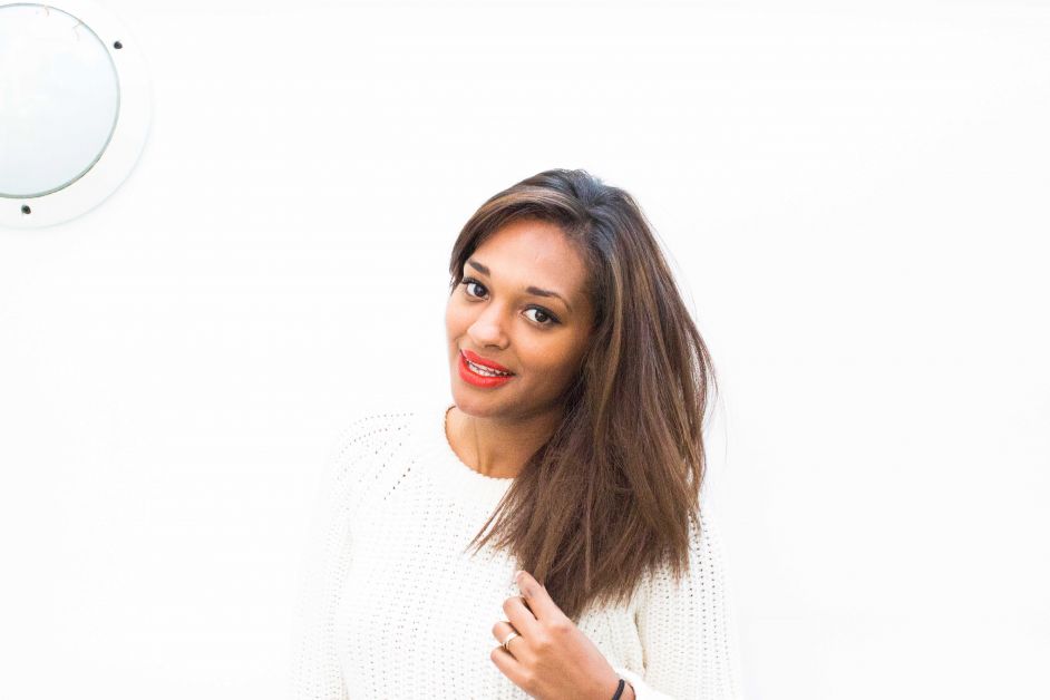Le brushing parfait pour cheveux frisés - ELLE.be