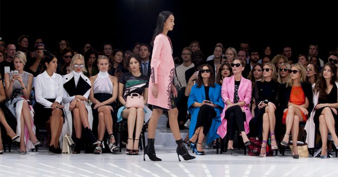 Pourquoi les créateurs de mode désertent-ils les Fashion Weeks ? - ELLE.be
