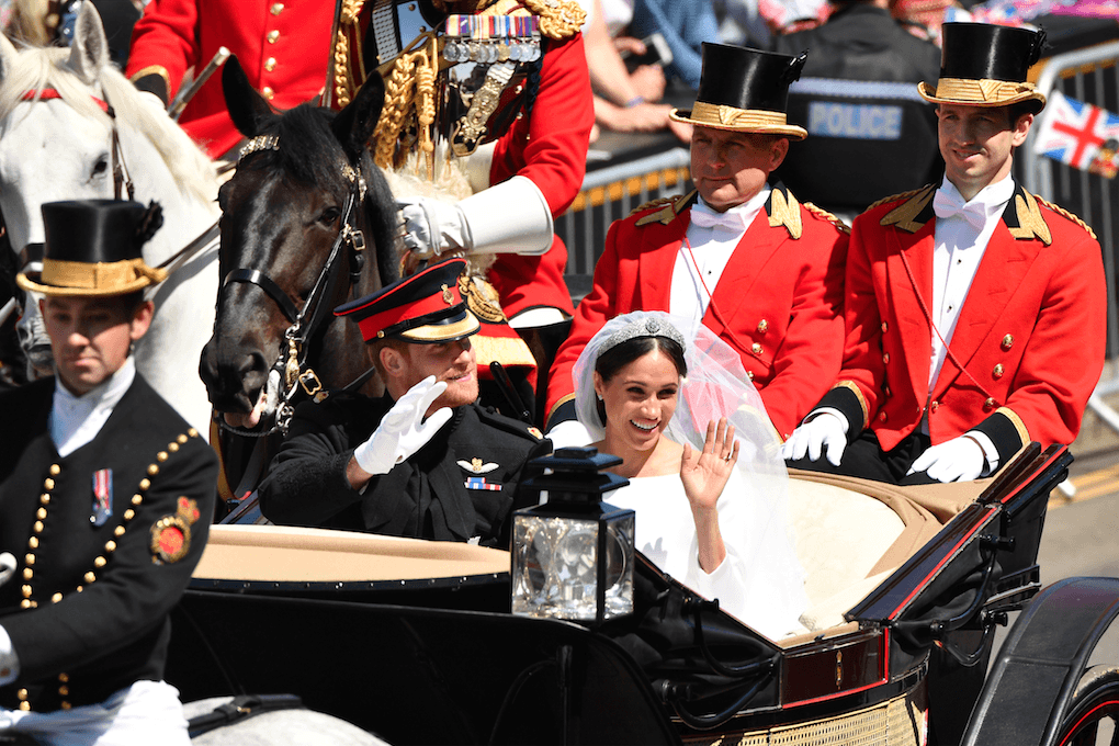 Le mariage de Meghan Markle : les plus belles photos de sa robe - ELLE.be