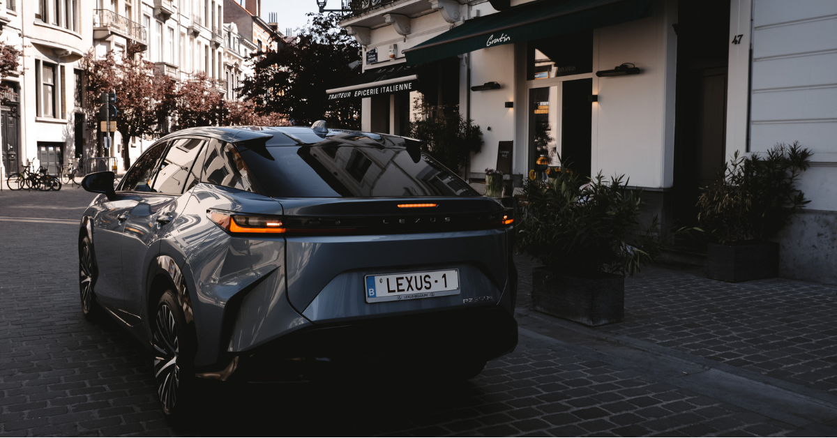 Une semaine au volant de la nouvelle Lexus RZ300e - ELLE.be