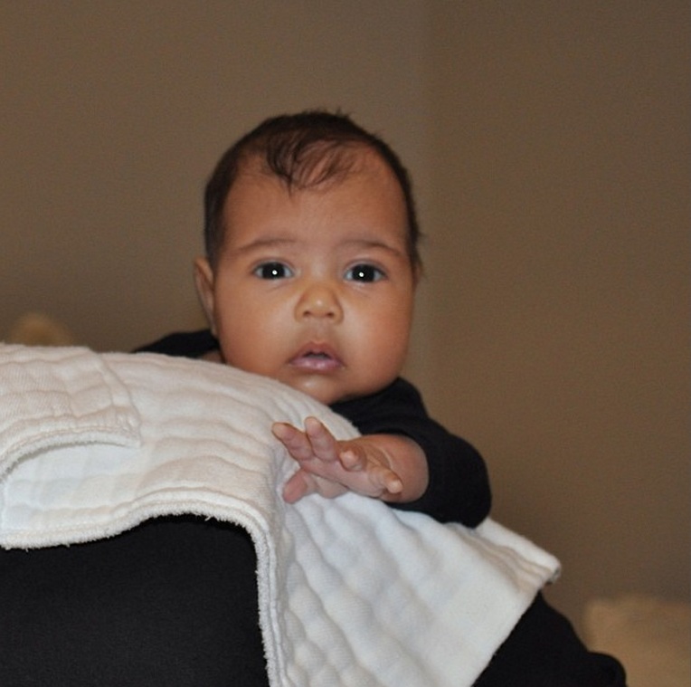 Kim Kardashian toont baby North aan de wereld - ELLE.be