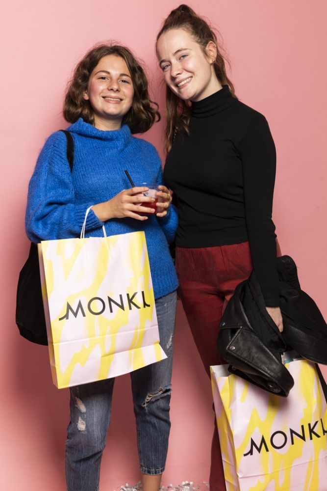 Bekijk hier de foto's van het ELLE x Monki in-store event in Antwerpen