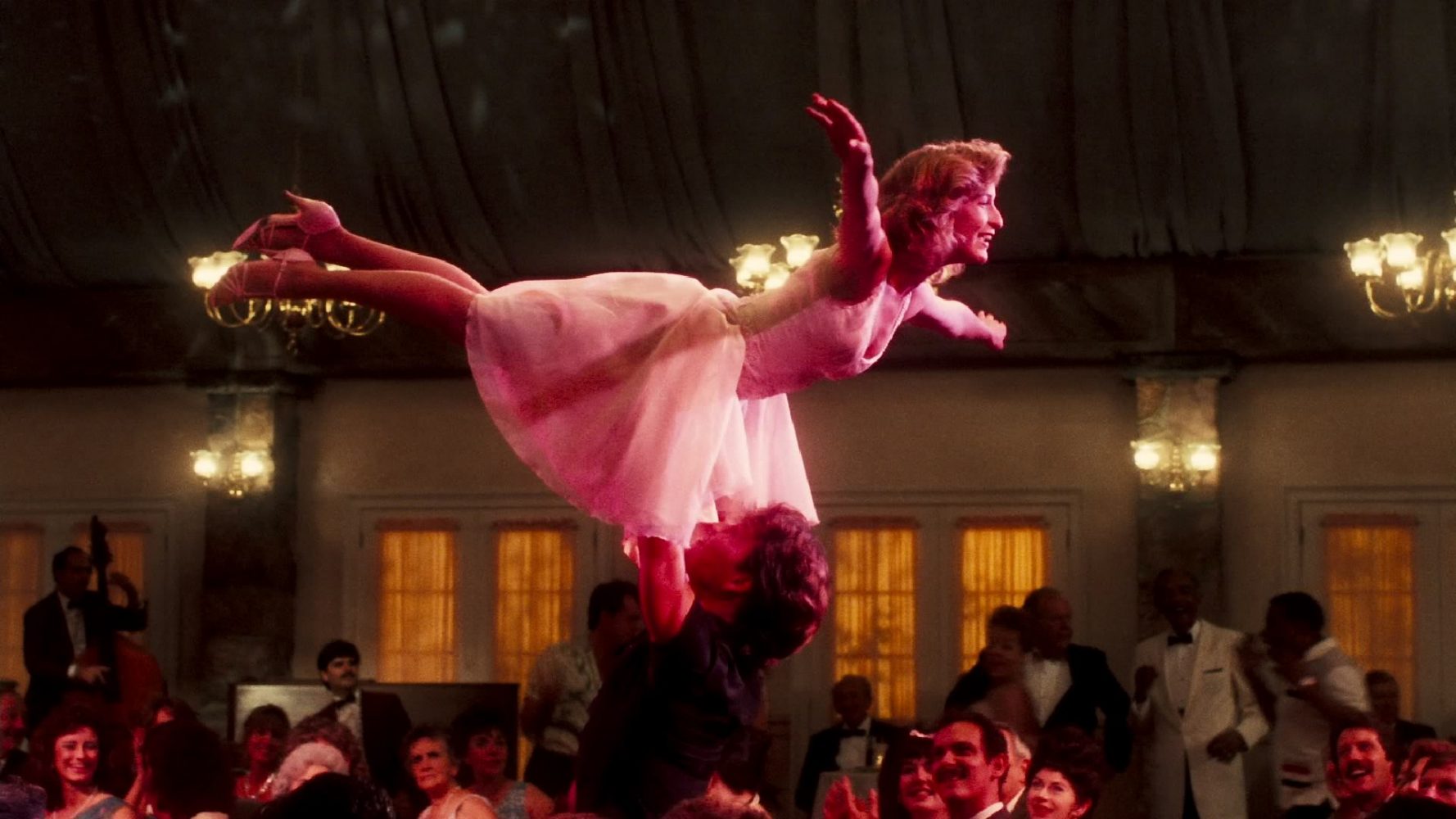 ZIEN: de trailer van de Dirty Dancing remake is uit - ELLE.be