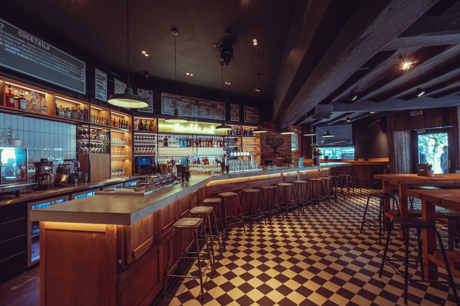 Nieuw in Brussel: Knokke Out University - ELLE.be