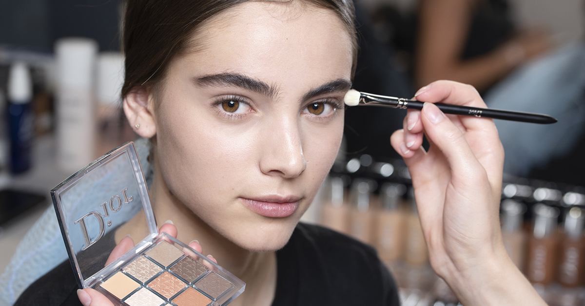 Zo creëer je zelf de make-uplook van het Dior Cruise defilé - ELLE.be