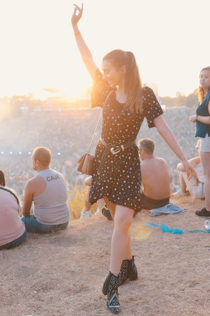 Dit waren de 50 beste streetstyle looks van Tomorrowland 2018 - ELLE.be