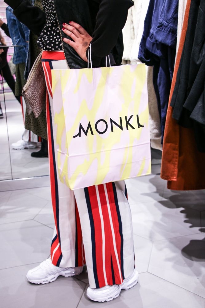 Bekijk hier de foto's van het ELLE x Monki in-store event in Antwerpen