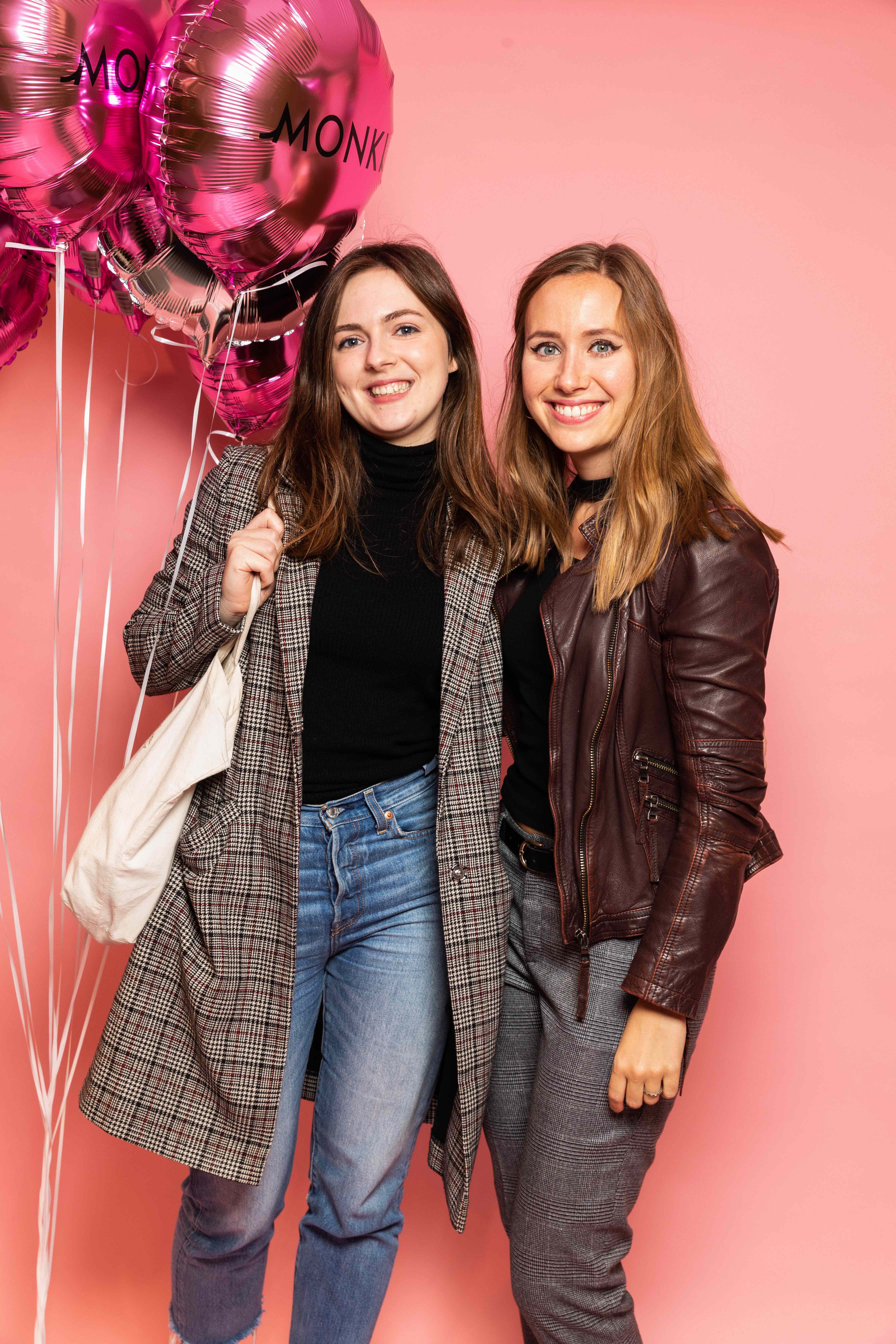 Bekijk hier de foto's van het ELLE x Monki in-store event in Antwerpen