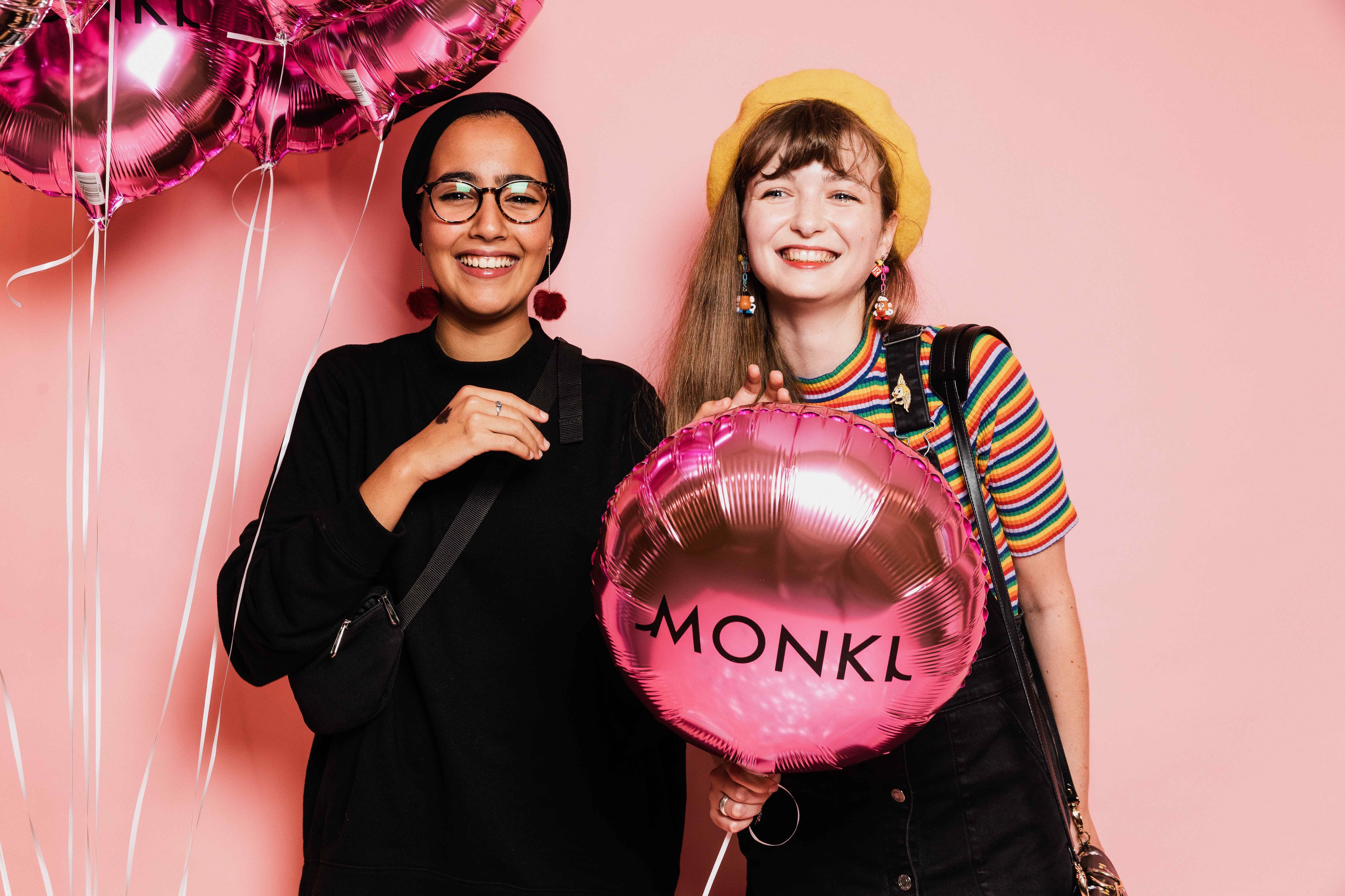 Bekijk hier de foto's van het ELLE x Monki in-store event in Antwerpen