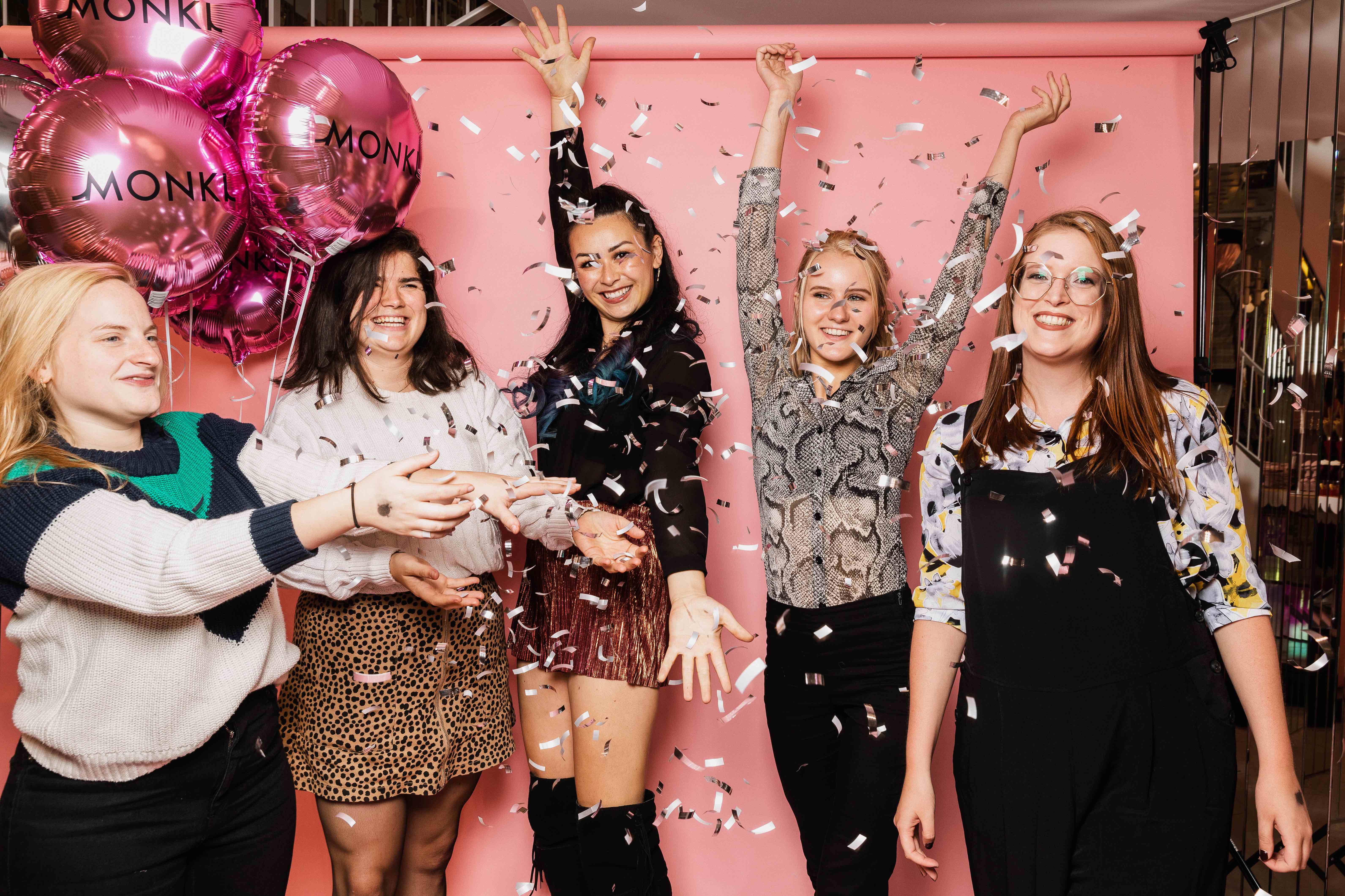Bekijk hier de foto's van het ELLE x Monki in-store event in Antwerpen