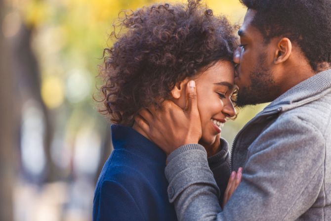 SOS mannen: dit vertelt zijn kus over zijn gevoelens voor jou