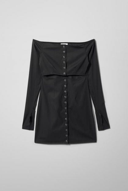 Weekday viert haar klimaatdoel met een nineties denim collectie - ELLE.be