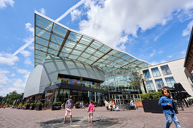Het is lente bij Docks Bruxsel, met een good shoppingsessie - ELLE.be