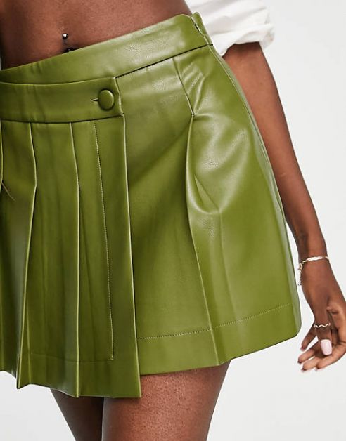 De minirok is terug van weggeweest: zo draag je hem dit najaar - ELLE.be