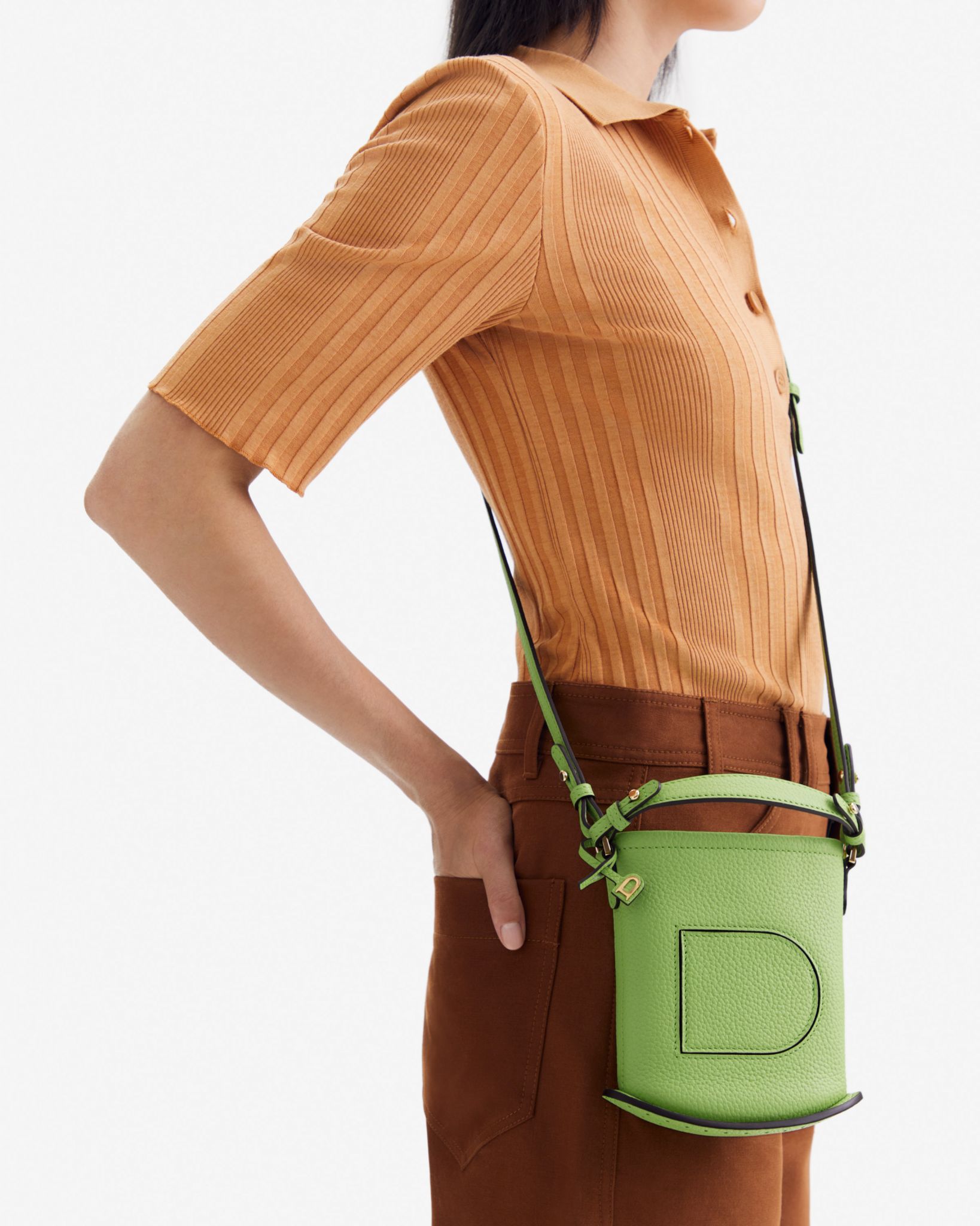 Delvaux komt met nieuwe Pin handtassen in miniformaat - ELLE.be
