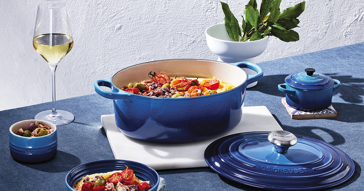Le Creuset pakt uit met nieuwe collectie in levendige tint Azure - ELLE