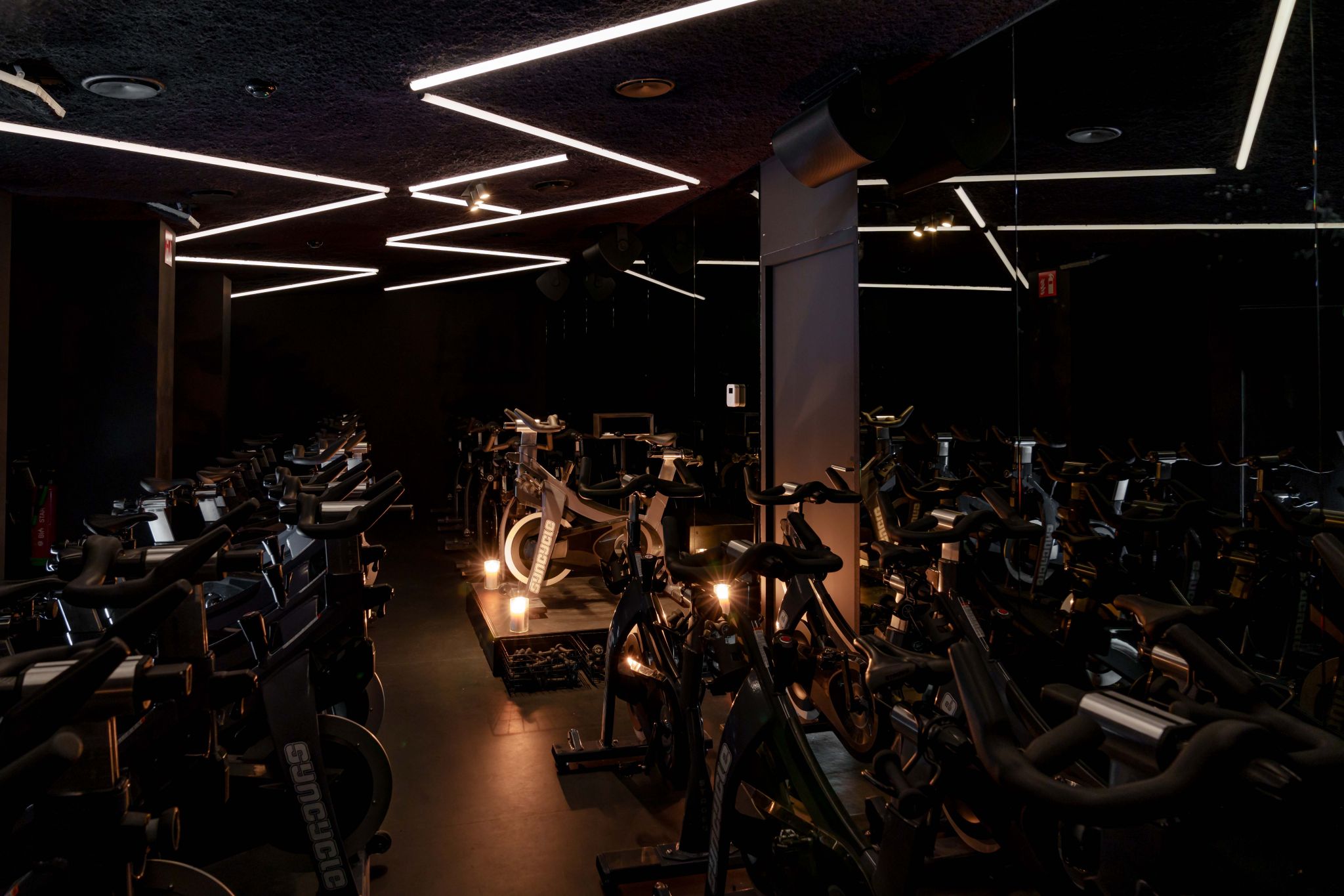 Spinning in stijl: indoor cycling studio Syncycle verovert Brussel