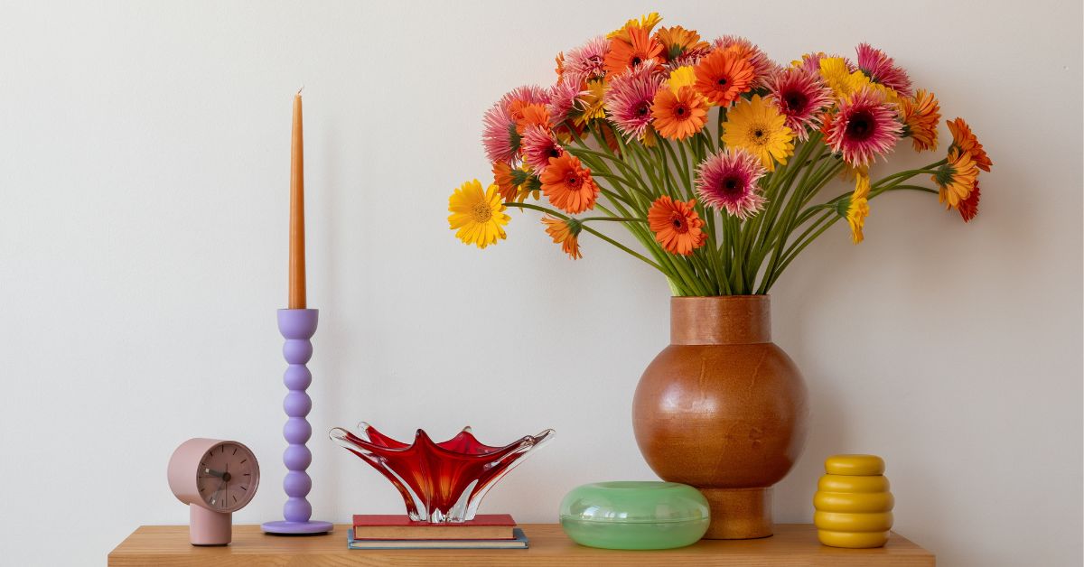 Kleurrijke vazen voor extra sfeer in je woonkamer - ELLE.be